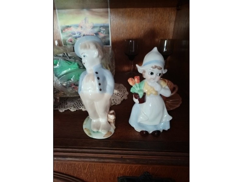 Decak i devojcica porcelanska figura