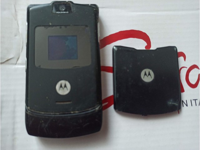 motorola v3 telefon kolekcionarski primerak sa slika