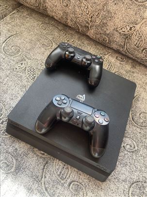 Sony playstation 4 / 2 dzojstika / 5 igrica