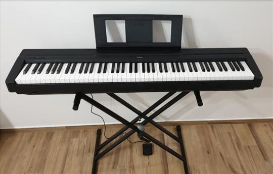 Yamaha P-45 B Digitralni koncertni pianino Black