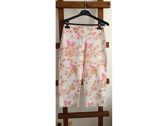 Prelepe cvetne pantalone vel.38