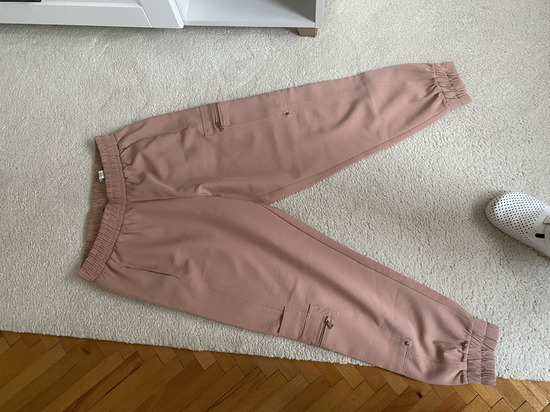 Zara roze pantalone, velicina M
