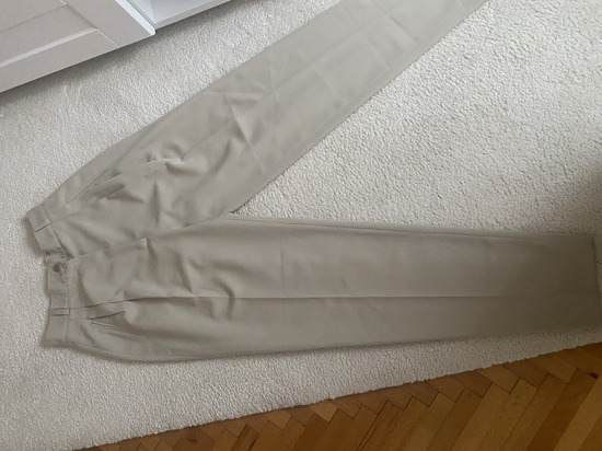 Krem nove pantalone na peglu, odgovaraju vel Xs