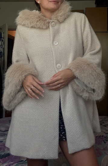 Jesenji kaputic sa vestackim krznom- UNI velicina