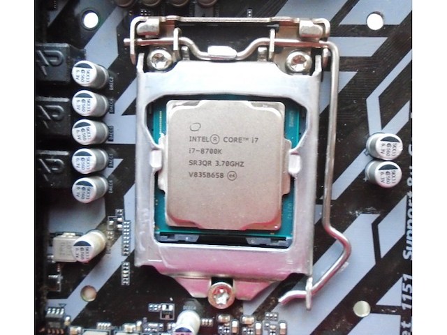 Intel i7 8700K