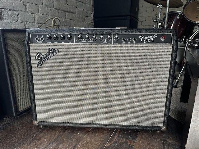 Fender Frontman 212r