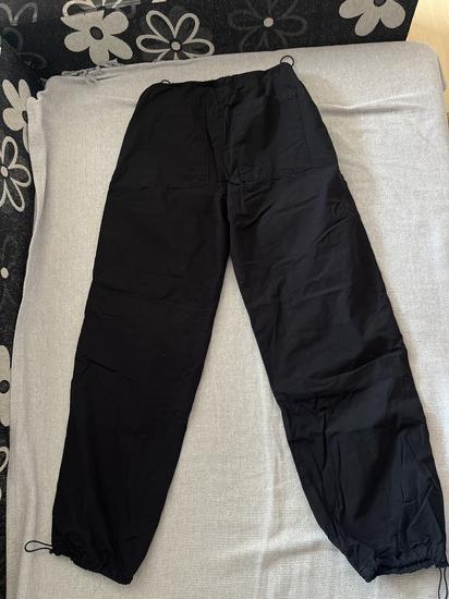 ❗️rasprodaja❗️Stradivarius parachute pantalone