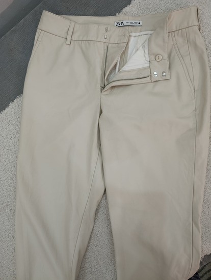 Zara Pantalone krem SADA 500!!