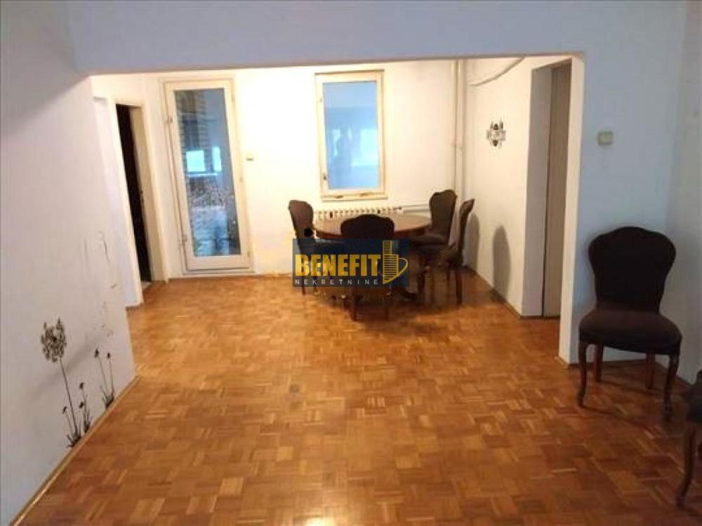 Trosoban stan na prodaju, 85m2, 245.000€