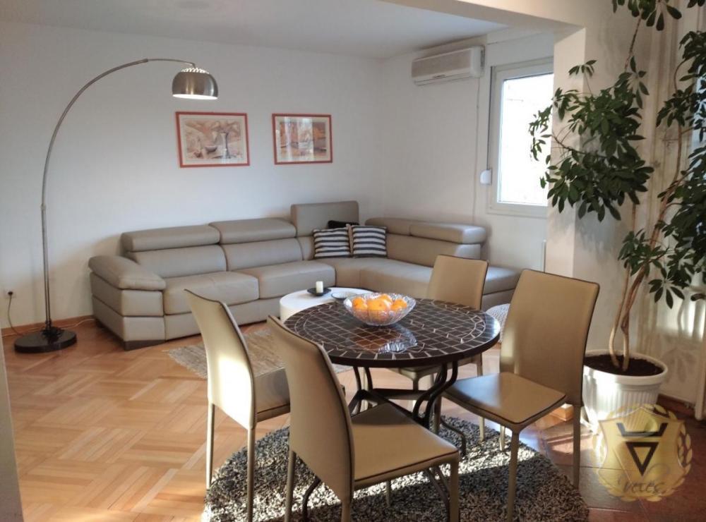 Trosoban stan za izdavanje, 76m2, 880€