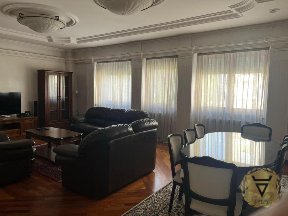 Trosoban stan za izdavanje, 110m2, 1.250€