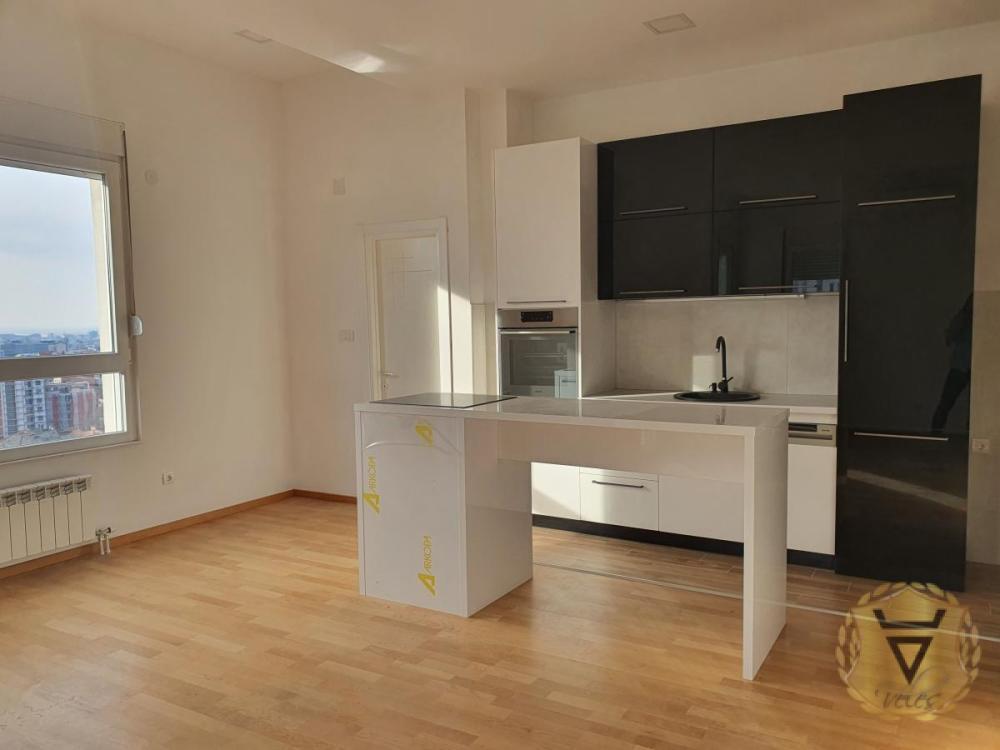 Trosoban stan za izdavanje, 76m2, 900€