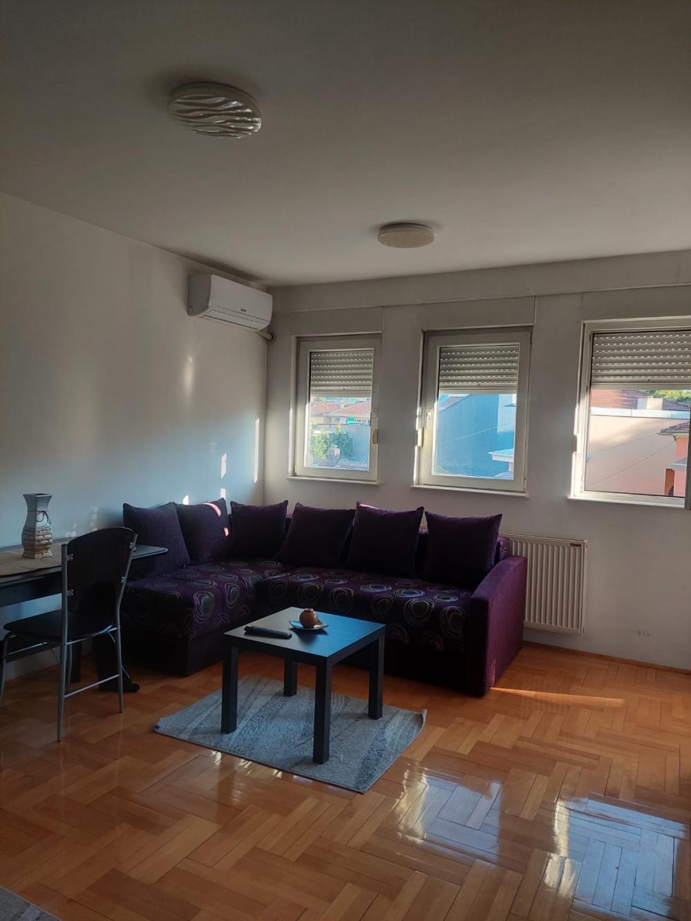 Kod Filozofskog fakulteta, Jednoiposoban stan za izdavanje, 35m2, 350€