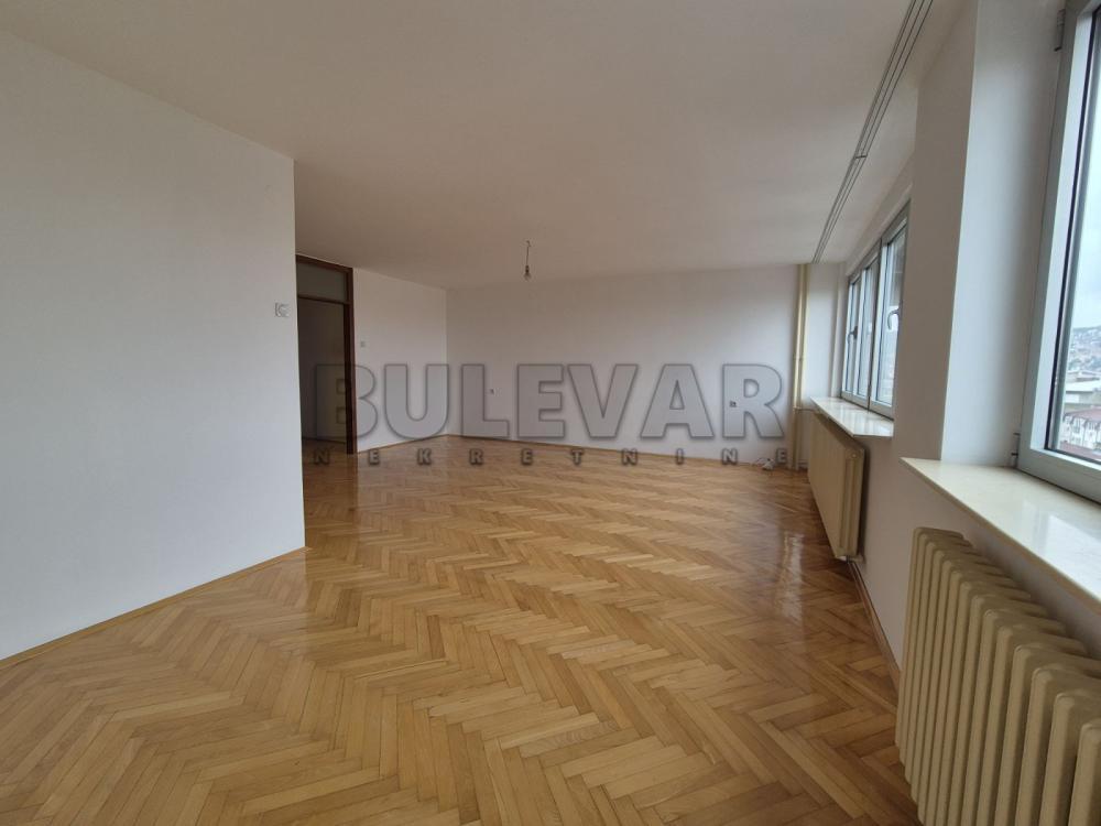 Cara Dušana, Četvorosoban stan za izdavanje, 95m2, 600€