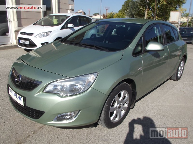 Opel Astra J 1.4 BENZ 88 KW DIGI ALU NOV