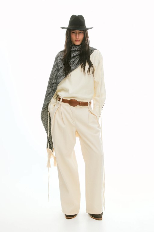 Pantalone od kepera s faltama napred