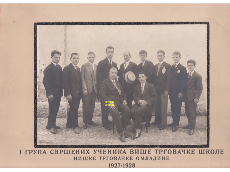 I grupa Svrsenih ucenika Vise Trgov.skole Nis 1927-28,