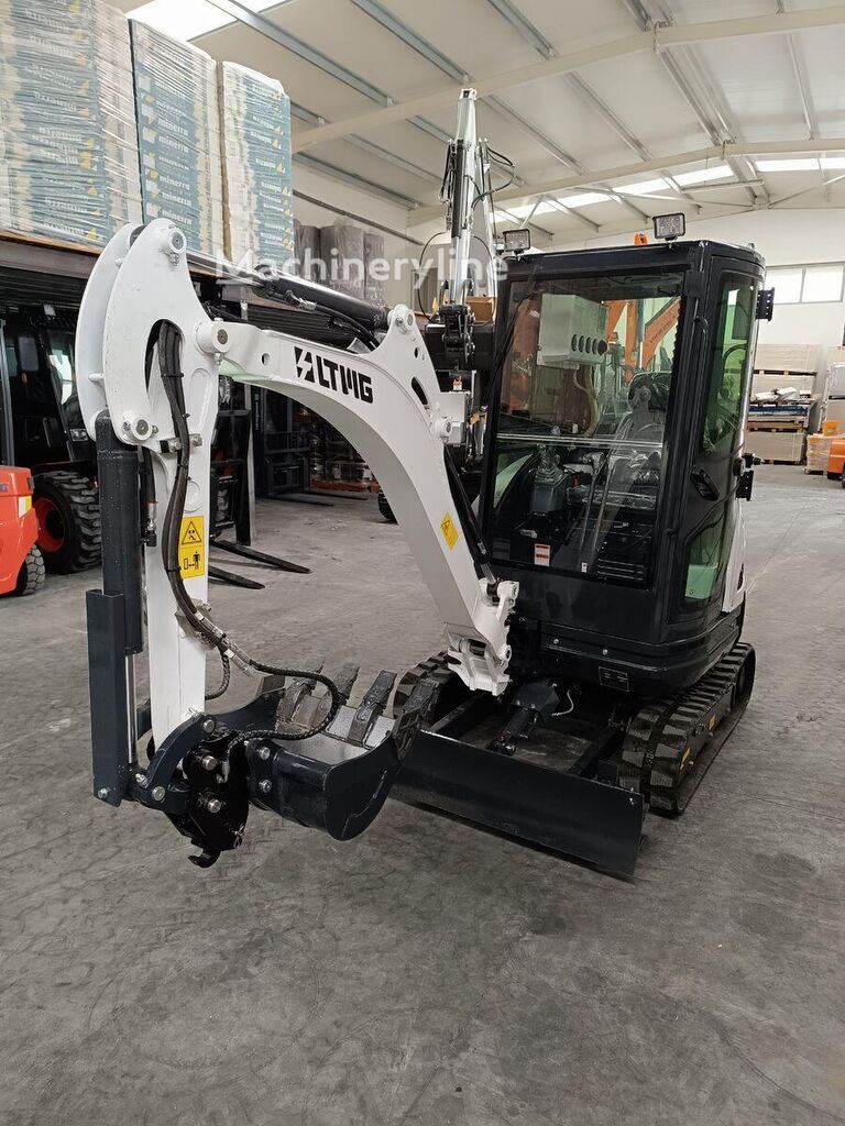 Novi LTMG Yanmar LTE25 mini bager
