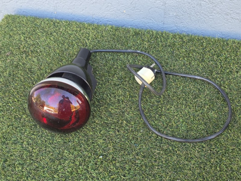 infracrvenu lampu namenjenu za terapijsko grejanje
