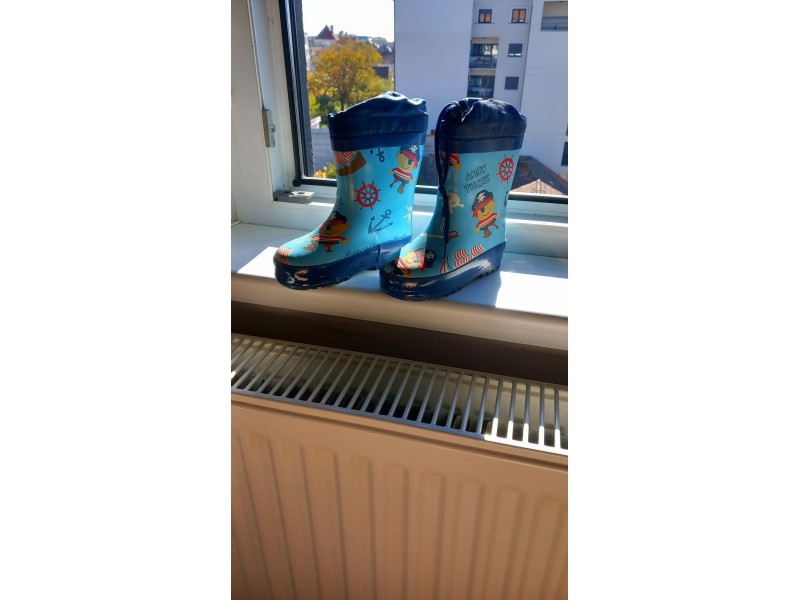 POLINO DEČIJE GUMENE ČIZME POSTAVLJENE NOVO