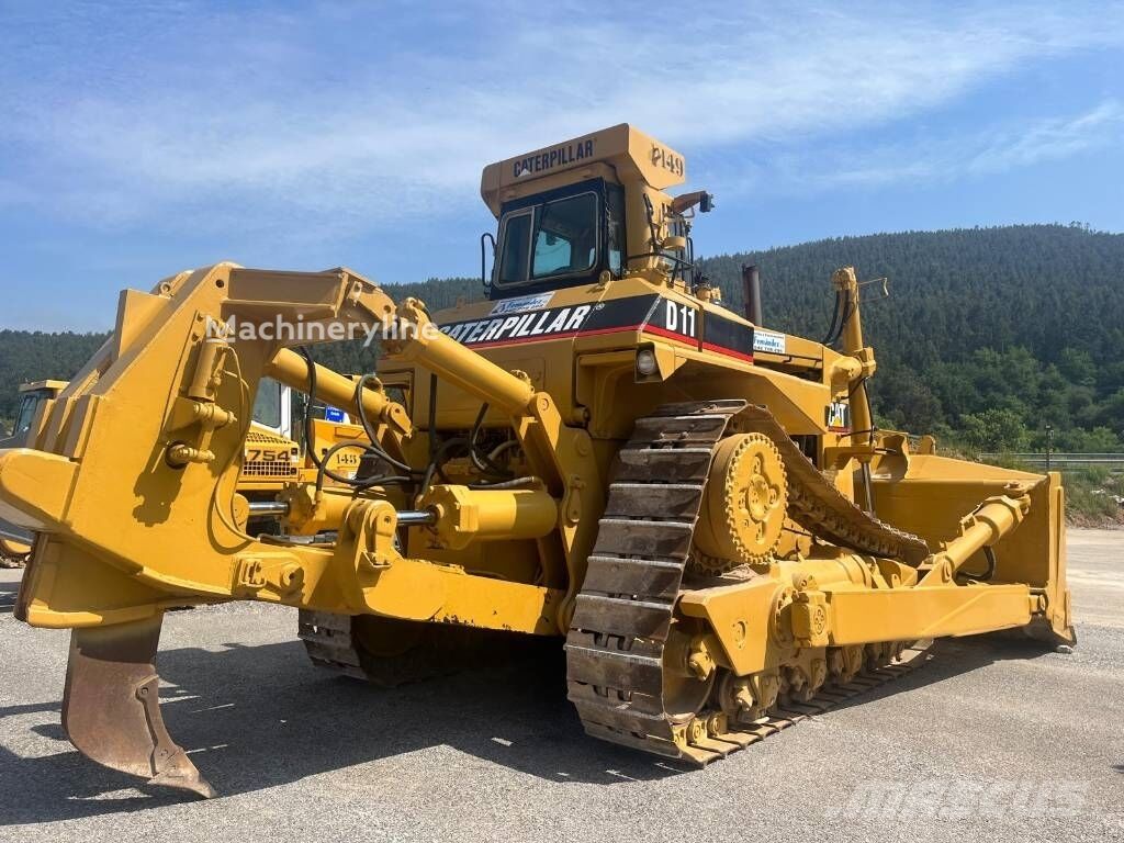 Caterpillar D 10 buldožer