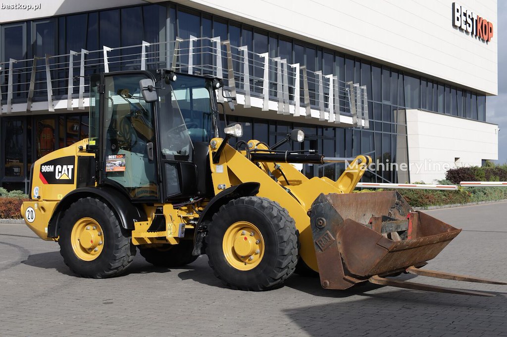 Caterpillar CAT 906M multifunkcionalni utovarivač