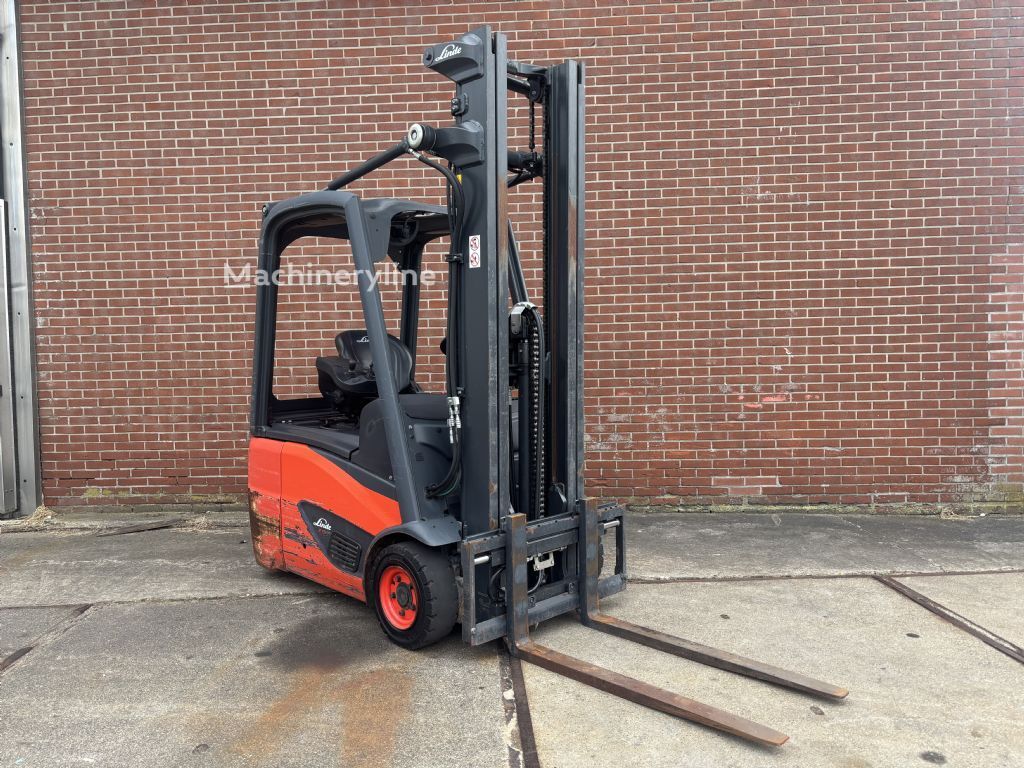 Linde E15-02 viljuškar na tri točka