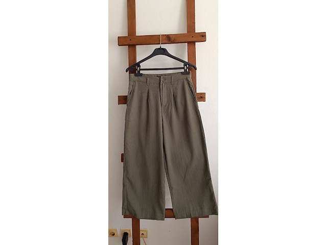 Maslinasto zelene pantalone vel.36