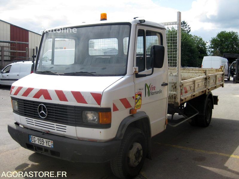 Prodaje se Mercedes-Benz 709 kiper na aukciji