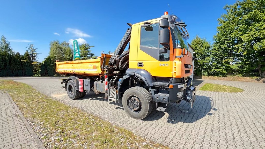 IVECO Trakker 360 EEV - 3 way tipper + crane kiper