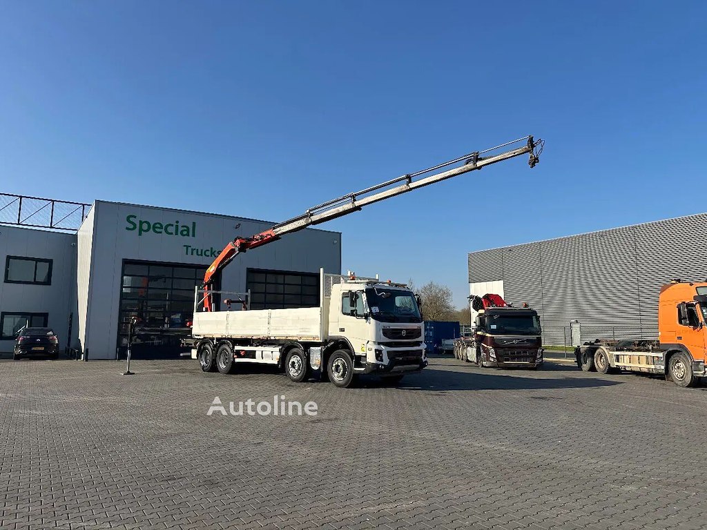 Volvo FMX 450 8x4 / Euro 5 / Palfinger PK22002-EH D kamion s ravnom platformom