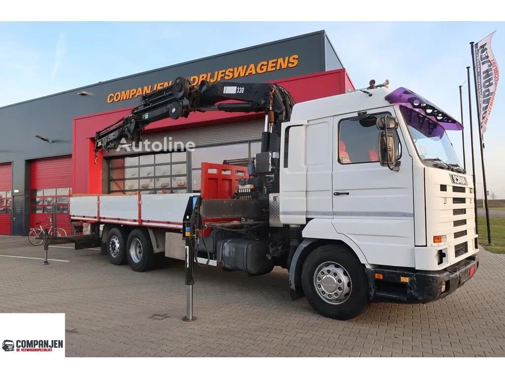 Scania R143-420 V8 Hiab 330-5 - JIB 90 kamion s ravnom platformom