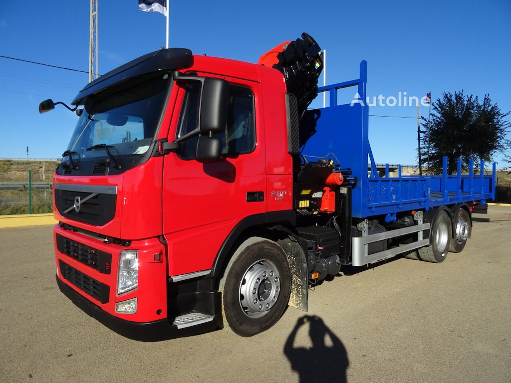 Volvo FM 330 kamion s ravnom platformom