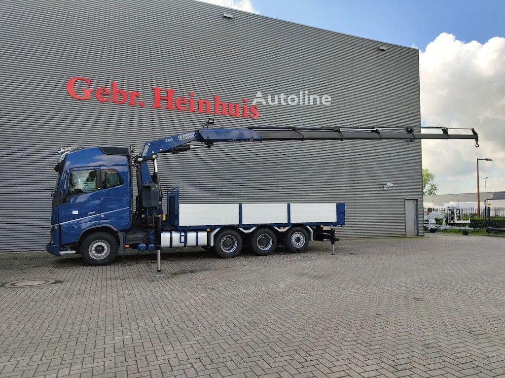 Volvo FH 16 650 8x4 Tridem Euro 6 Fassi F315 kamion s ravnom platformom