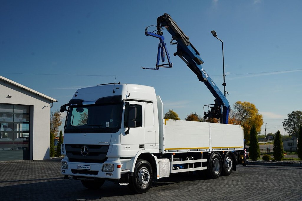 Mercedes-Benz ACTROS 2548 / 6x2 / BURTOWA - 6,5 M / OŚ PODNOSZONA / HDS FASSI kamion s ravnom platformom