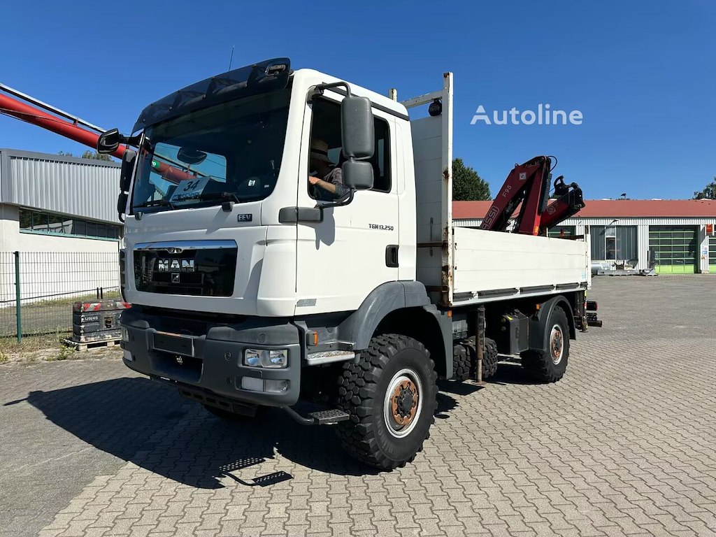 MAN TGM 13.250 - 4x4 - Fassi F90 kamion s ravnom platformom