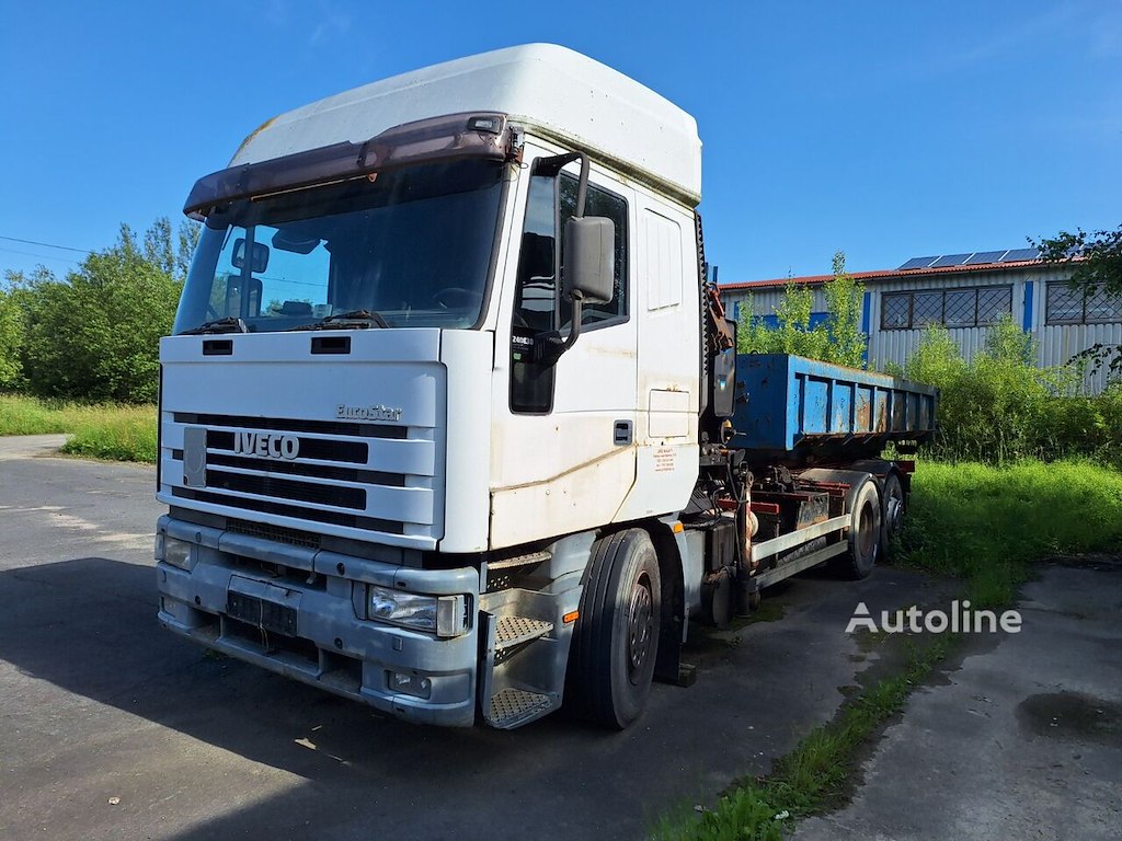 Prodaje se IVECO EUROSTAR 240E38 6X2 + HR rol kiper sa kukom na aukciji