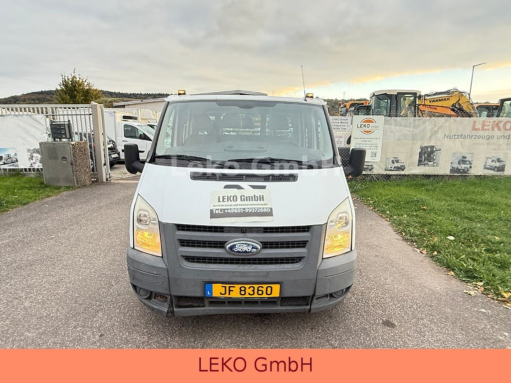 Ford Transit Doppelkabine kamion s ravnom platformom < 3.5t