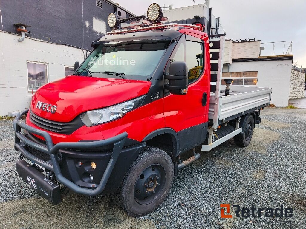 Prodaje se IVECO 70W kamion s ravnom platformom < 3.5t na aukciji