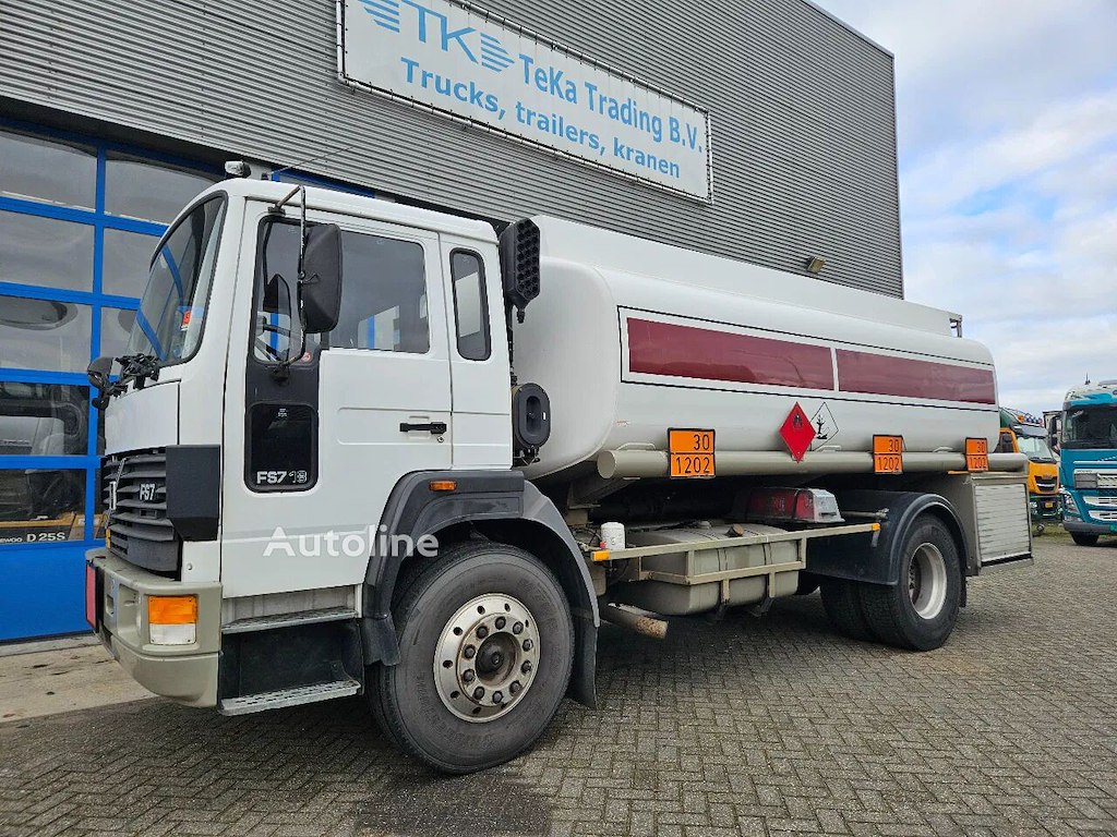 Volvo F S7 18 HOBUR 14.800 Liter 3 Compartments Steel Manual autocisterna