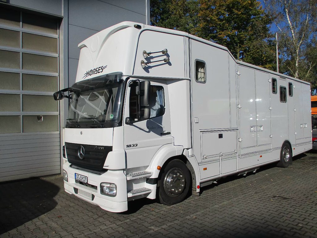 Mercedes-Benz Axor 1833 - Horse transporter kamion za prevoz konja