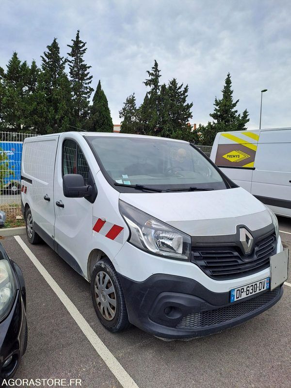 Prodaje se Renault TRAFIC minibus furgon na aukciji