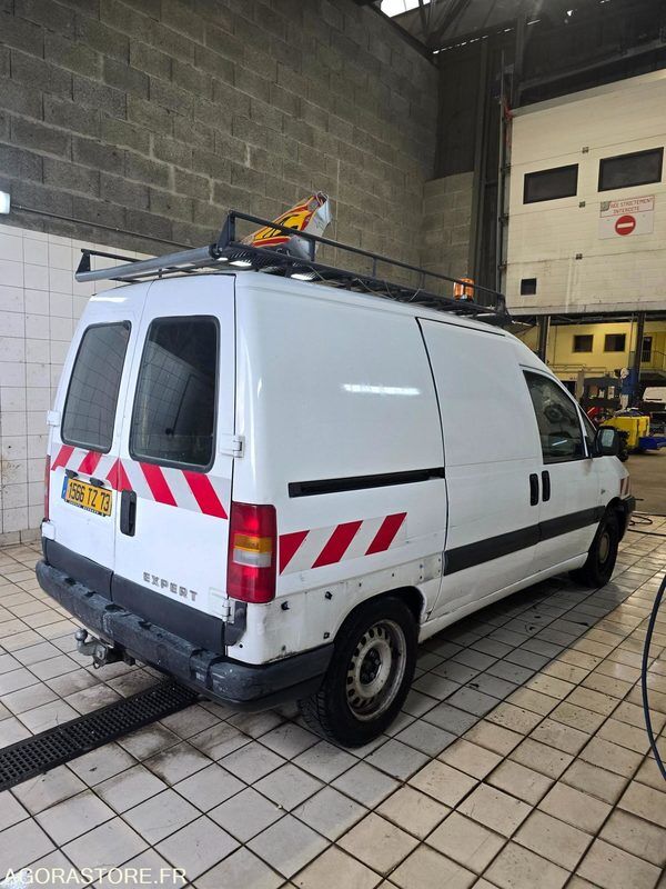 Prodaje se Peugeot EXPERT laki furgon na aukciji