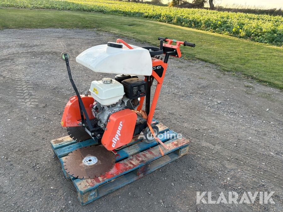 Prodaje se Saint-Gobain Norton Clipper CS451 prikolicu kiper na aukciji