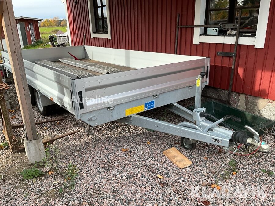 Prodaje se Variant 3000 kg prikolicu sa ravnom platformom na aukciji