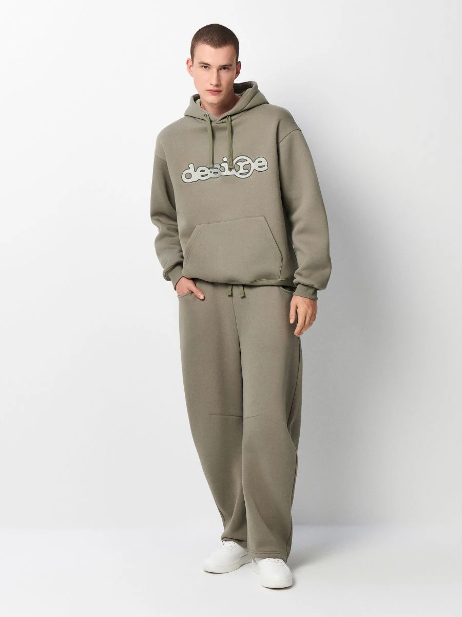 Široke sportske pantalone