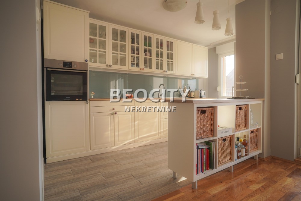 Trosoban stan, 69 m2, Liman 4, Banović Strahinje ID: 124506