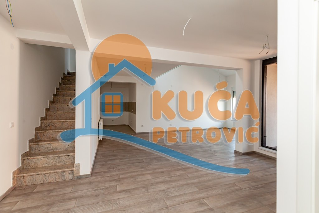 četvorosoban stan, 120 m2, Centar, Prvomajska ID: p-015080