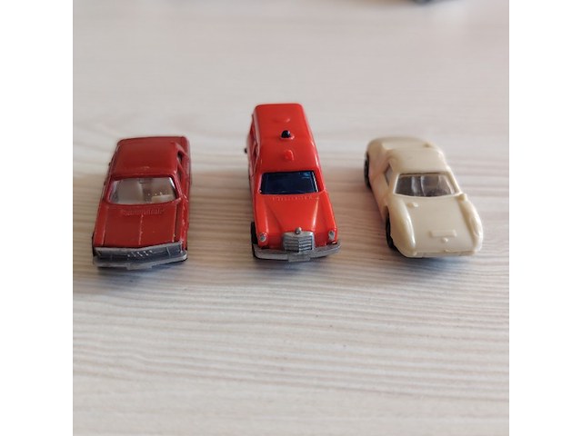Audi 100, Porsche carera i Mercedes 200 kinder