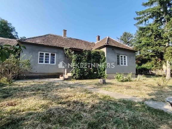Seosko imanje sa kućom i pomoćnim objektima, 1.40 ha, Obrenovac, Stubline, 55 000 €